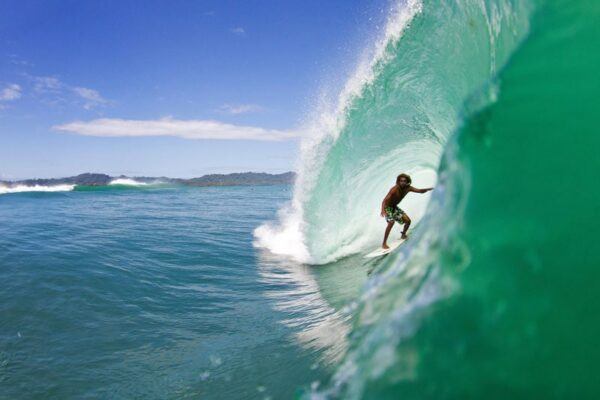 The Surf in Costa Rica / A Guide to the Regions, Seasons, and Breaks