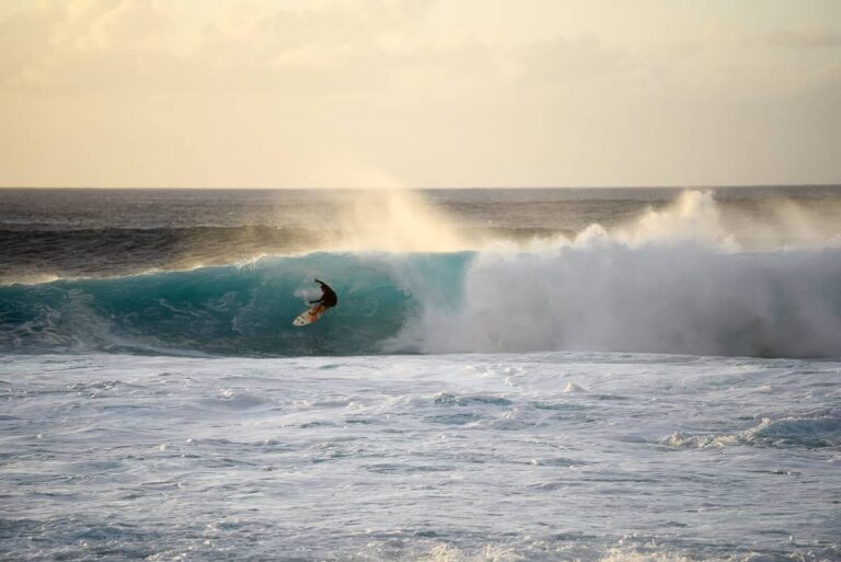 Banzai Pipeline / THE Guide to the World’s Most Famous Wave