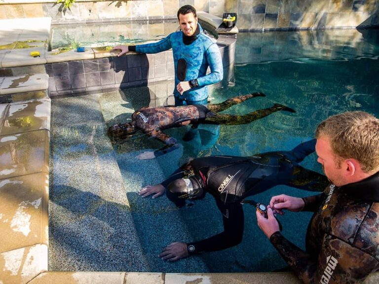 Freediving / How I Learned to Hold My Breath for 3 Minutes (in a Day)