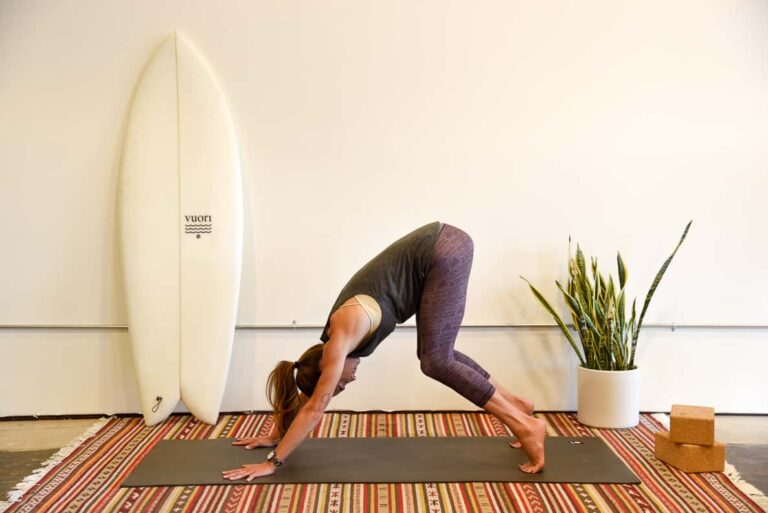 Yoga For Surfers / 21 Surfing Stretches You Need to Know