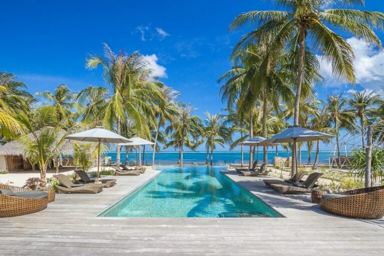 Seed Resort / An Island-Chic Surf Resort in Rote Indonesia