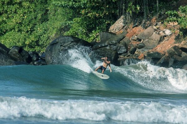 Surf Camps for Adults / 9 Best Surf Camps Around the World