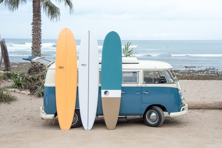 Best Beginner Surfboards / The Complete Guide to Surfboards for Beginners