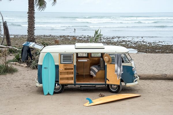 Best Beginner Surfboards / The Complete Guide to Surfboards for Beginners