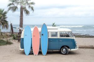 Best Beginner Surfboards / The Complete Guide to Surfboards for Beginners