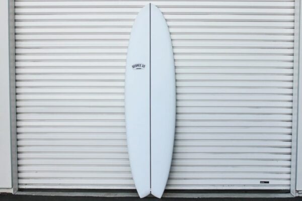 Best Beginner Surfboards / The Complete Guide to Surfboards for Beginners