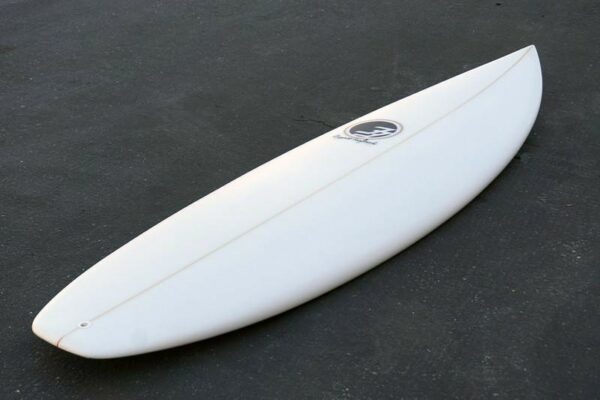 Best Beginner Surfboards / The Complete Guide to Surfboards for Beginners