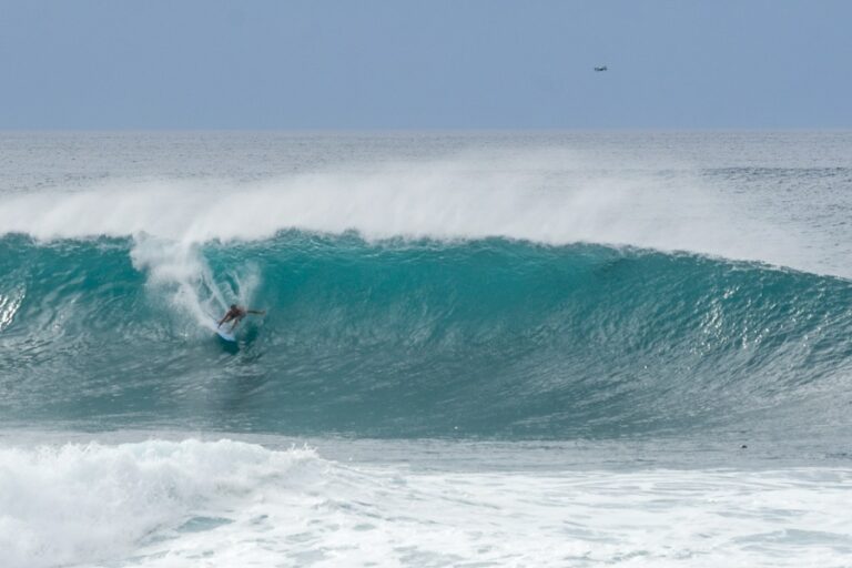 Best Places to Surf / 9 Top Surf Destinations Around the World