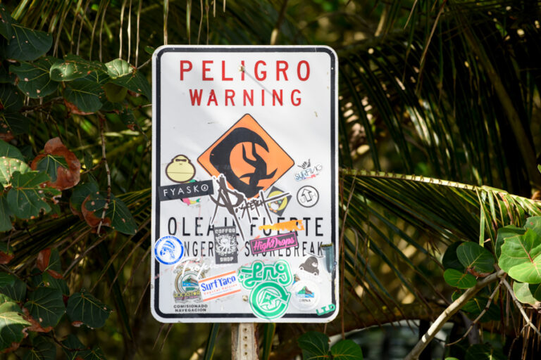 How to Surf / The Complete Beginner's Guide to Surfing