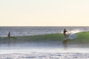 How to Surf / The Complete Beginner's Guide to Surfing