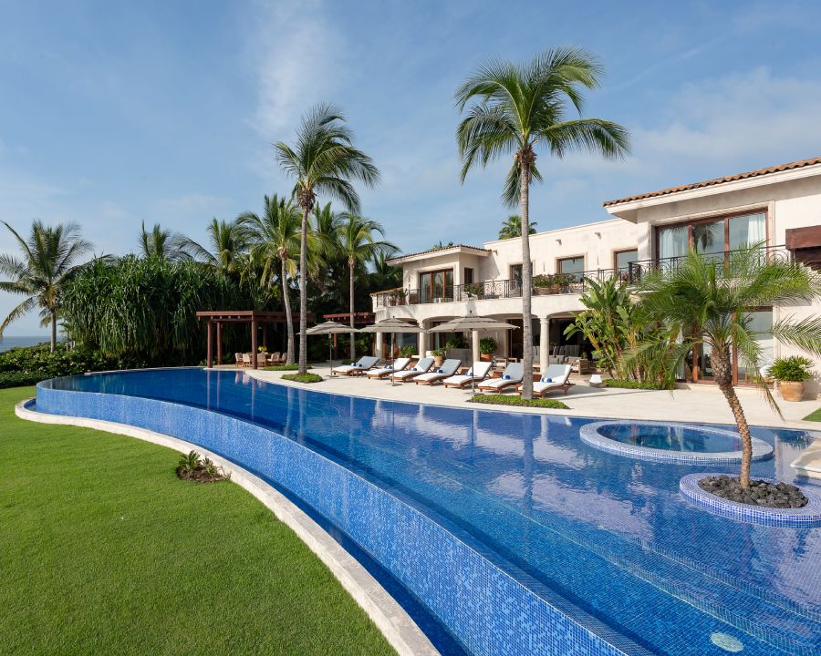 Luxury Oceanfront Villa at El Faro Surf Break // Lush Palm