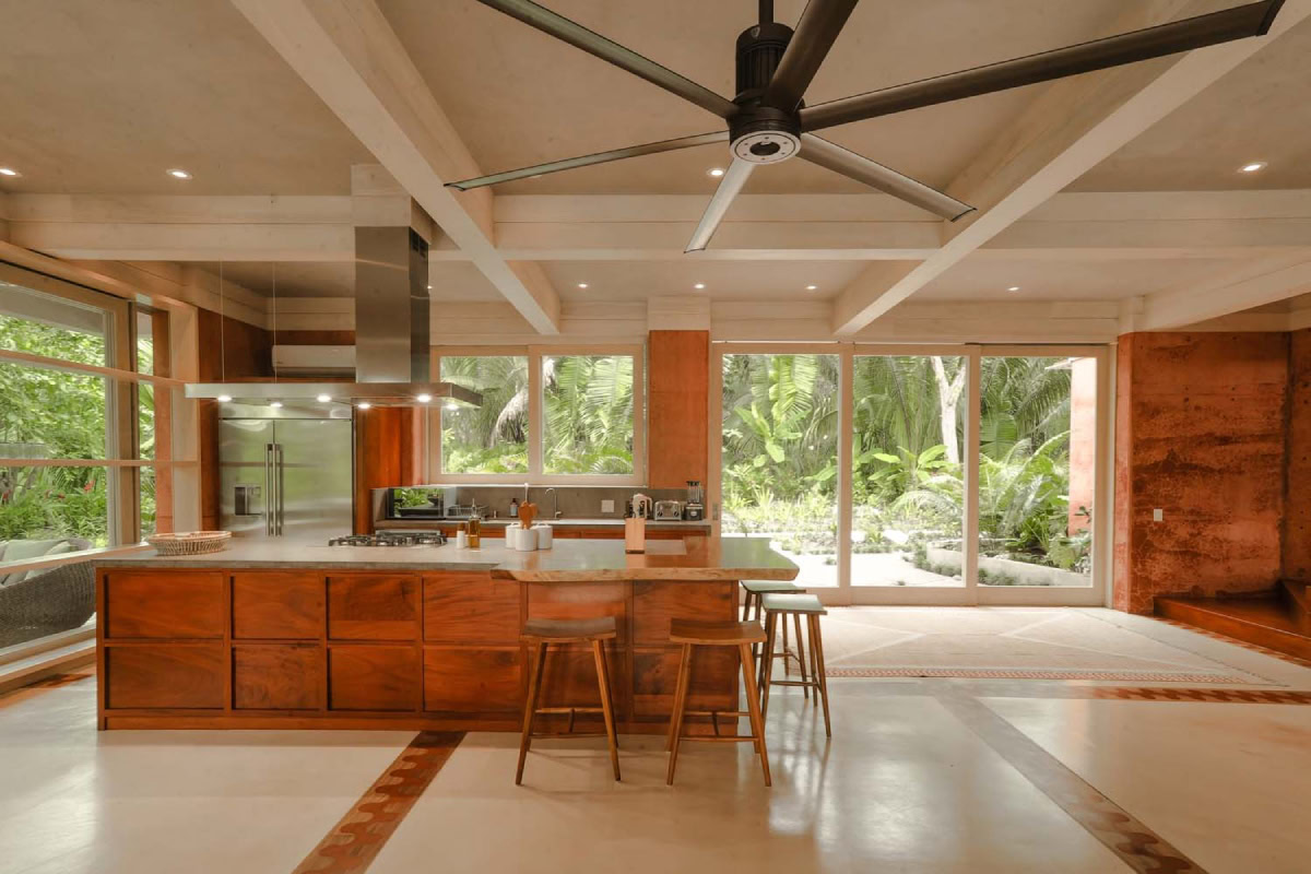 Luxury Beachfront Villa at Playa Hermosa / Lush Palm